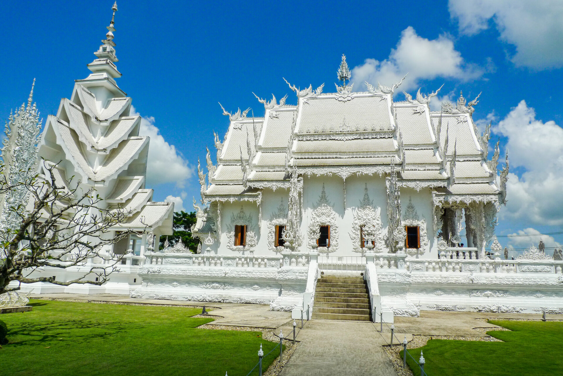 Experience Chiang Rai’s stunning shrines with a self-guided tour - Sawasdee