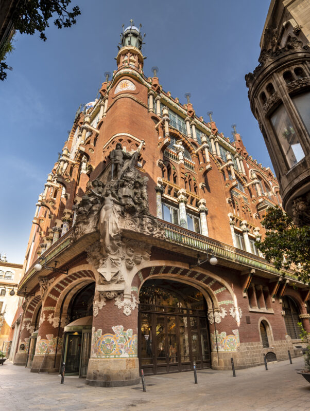 Discover the outstanding works of Antoni Gaudi in Barcelona - Sawasdee