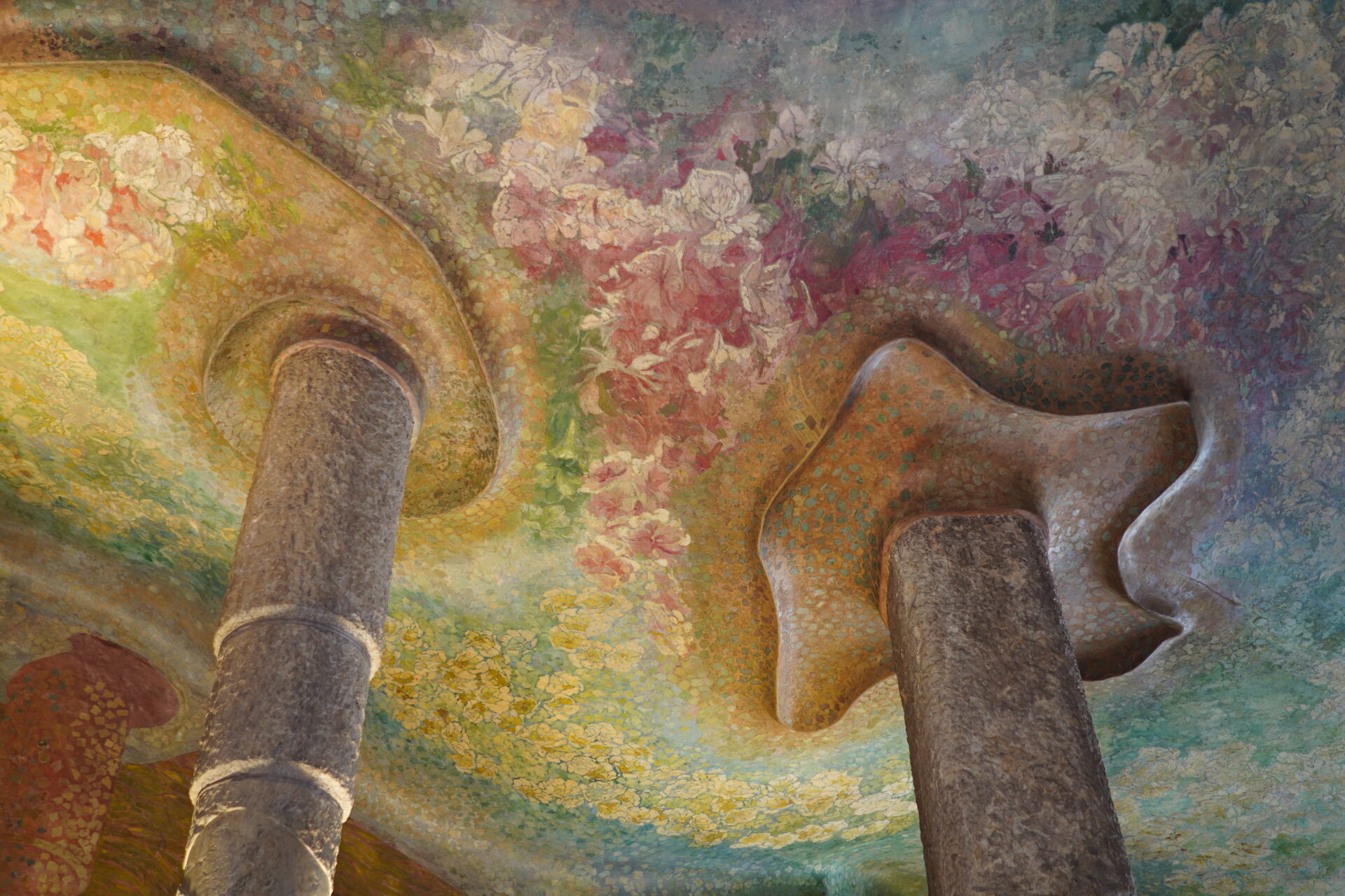 Discover the outstanding works of Antoni Gaudi in Barcelona - Sawasdee